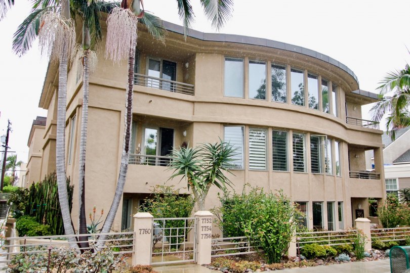 Village Walk Condos, Lofts & Townhomes For Sale | Village Walk Real ...