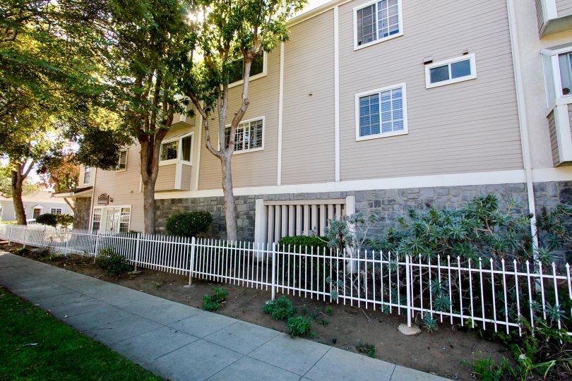 Silver Surf Gardens Condos, Lofts & Townhomes For Sale | Silver Surf ...