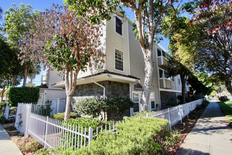 Silver Surf Gardens Condos, Lofts & Townhomes For Sale | Silver Surf ...